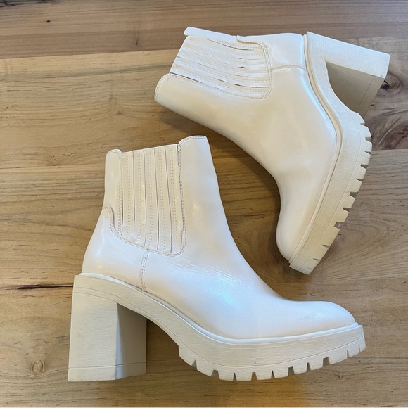Zby | Shoes | Euc White Lug Heel Chunky Sole Mid Calf Chelsea Boot Size ...
